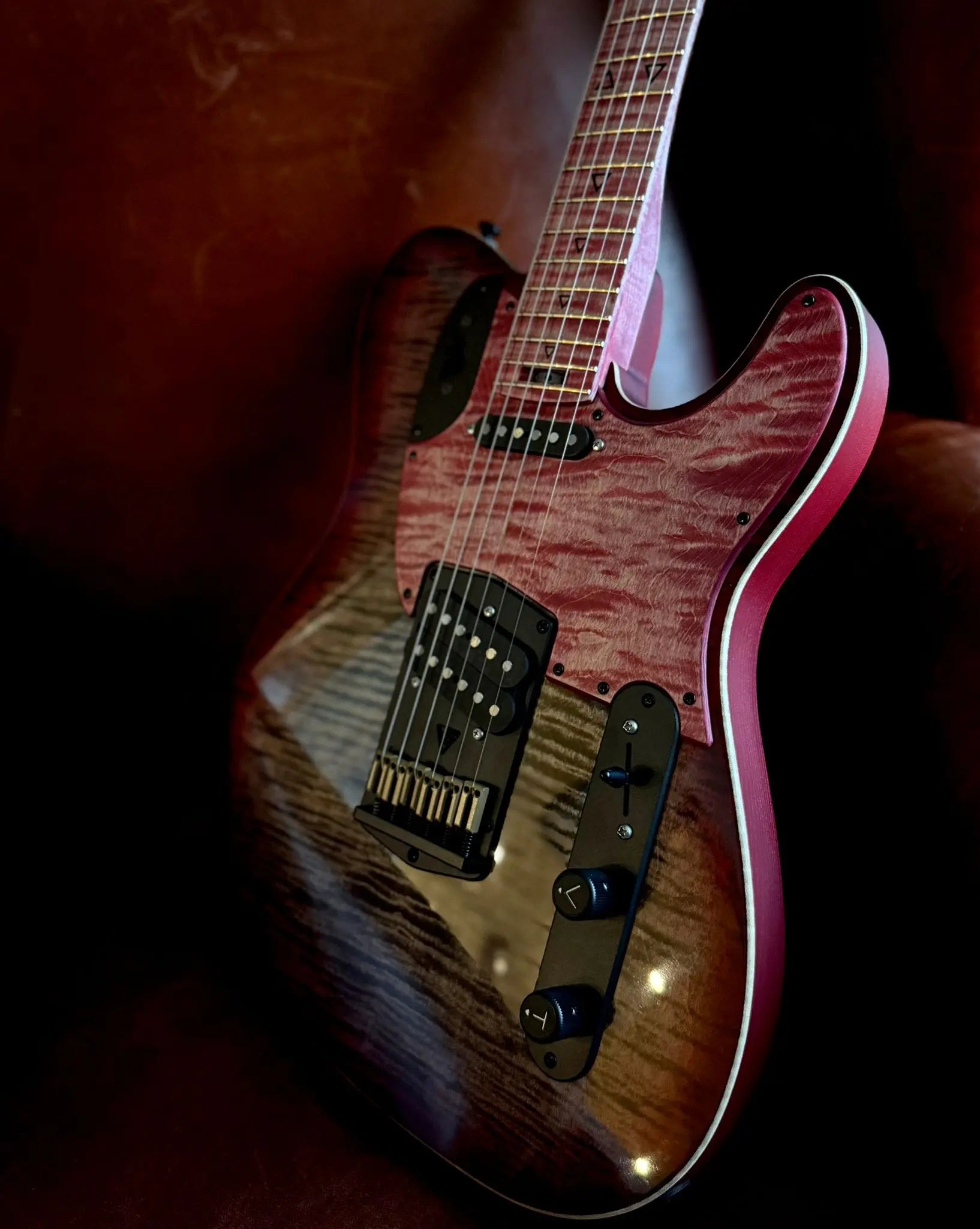 Valiant Titan Hyperion Ash Coals Deluxe Edition - Richards Guitars Of