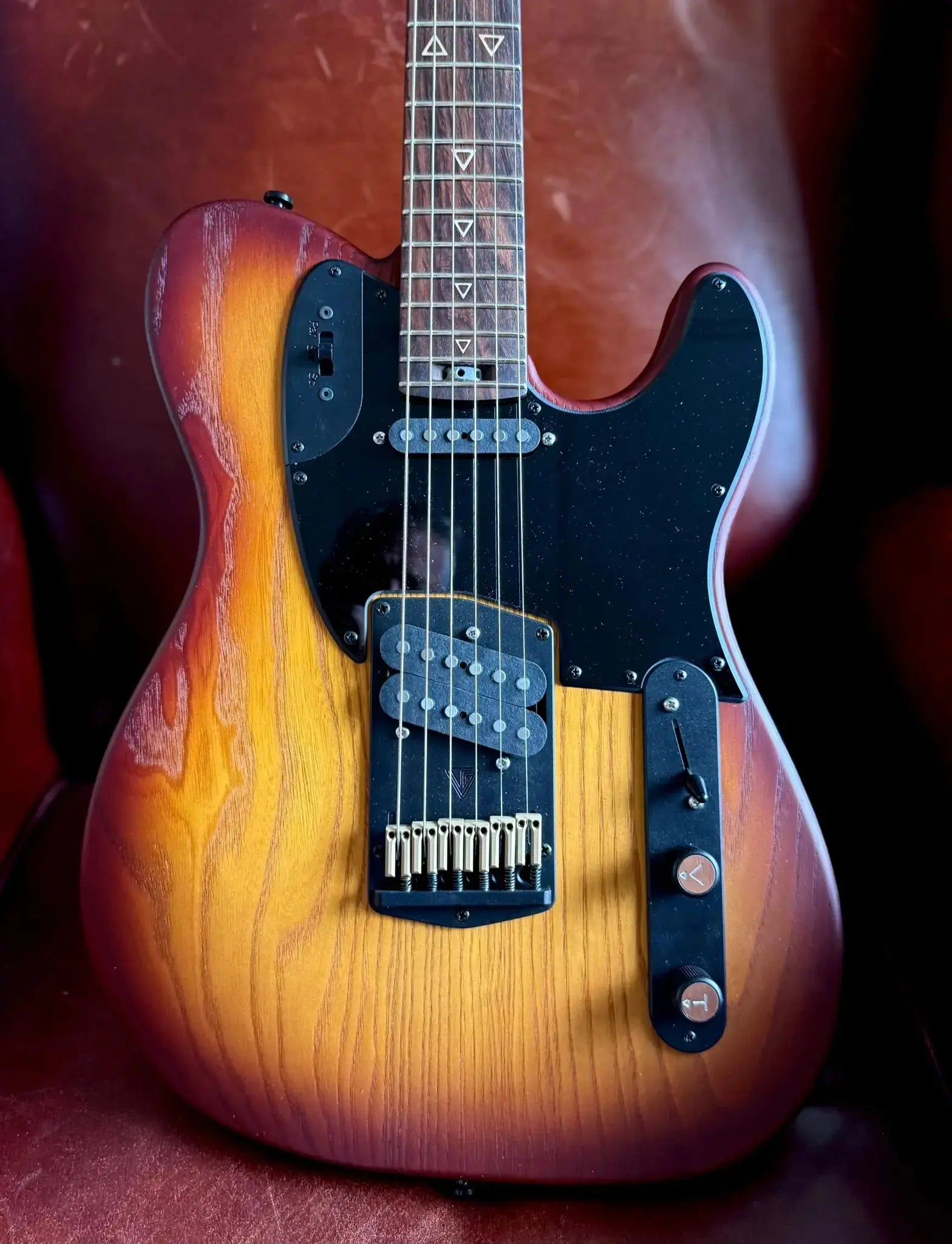Valiant Titan Sunburst With Stainless Steel Frets Upgrade Ebony Neck